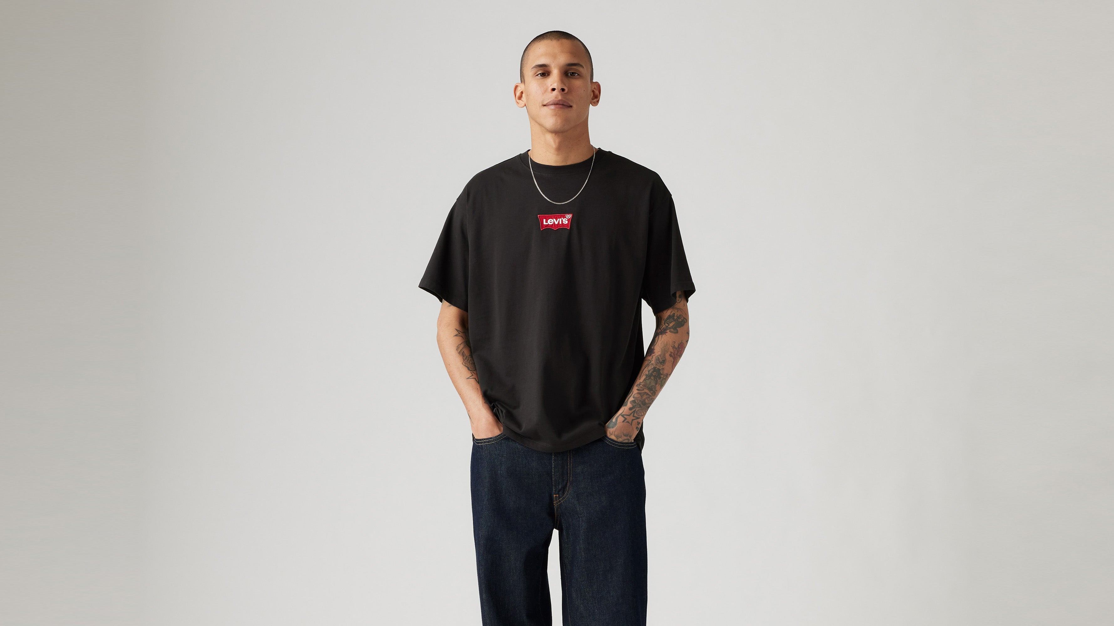 Levi's® Men's Graphic Vintage Fit T-Shirt - Batwing Badge Caviar | Levi ...