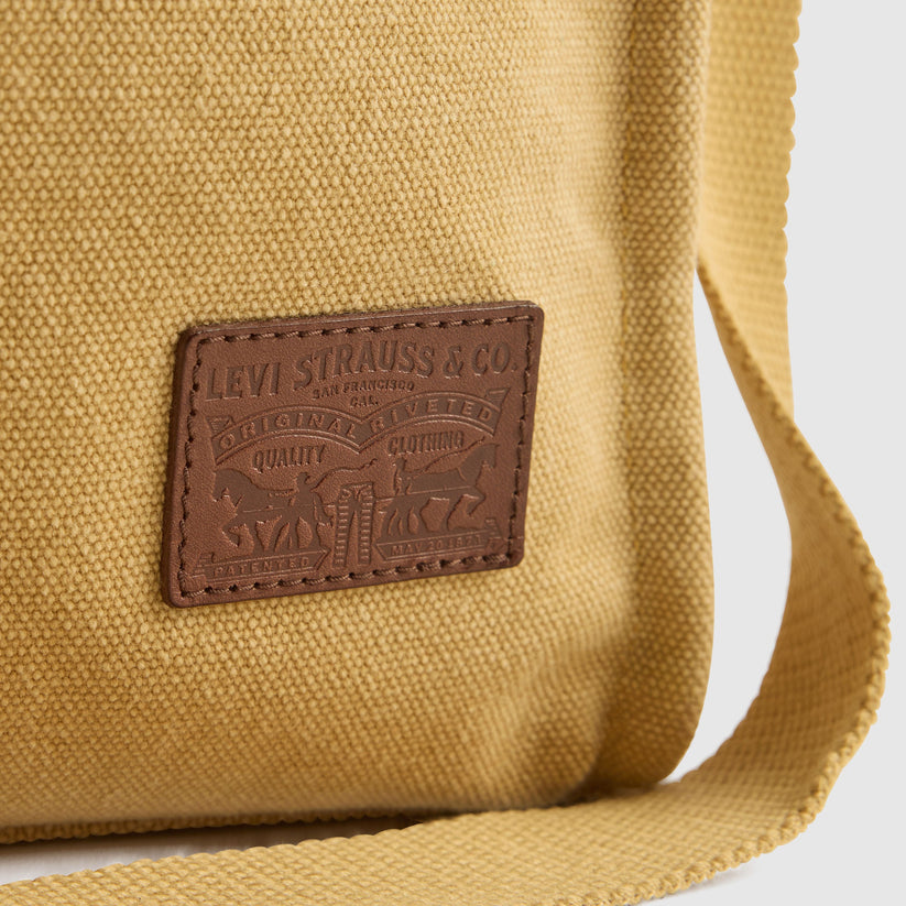 Levi's® Men's Heritage Tote Bag - Yellow | Levi's MY