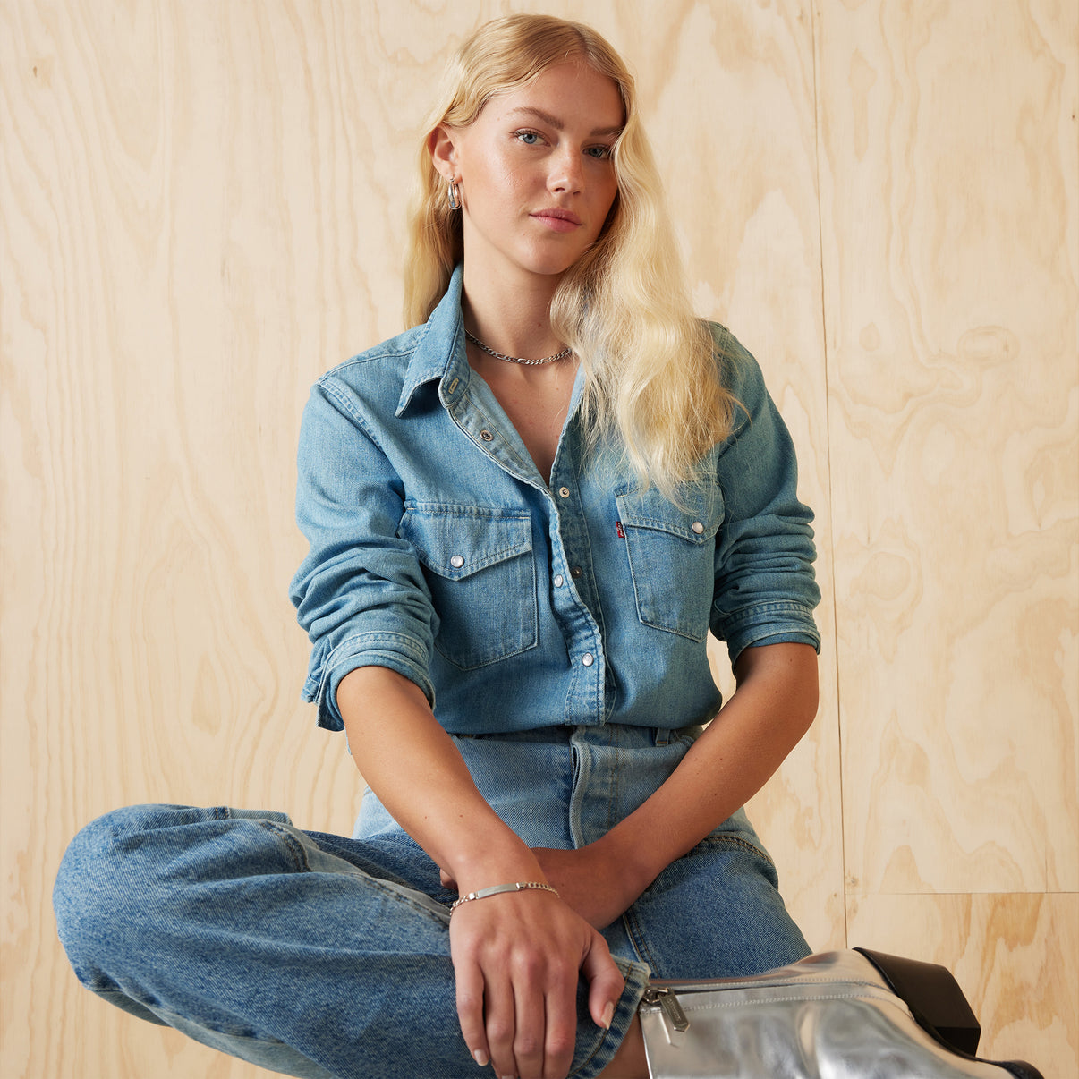 Levi's® Women's Iconic Western Shirt - Light Indigo | Levi's MY