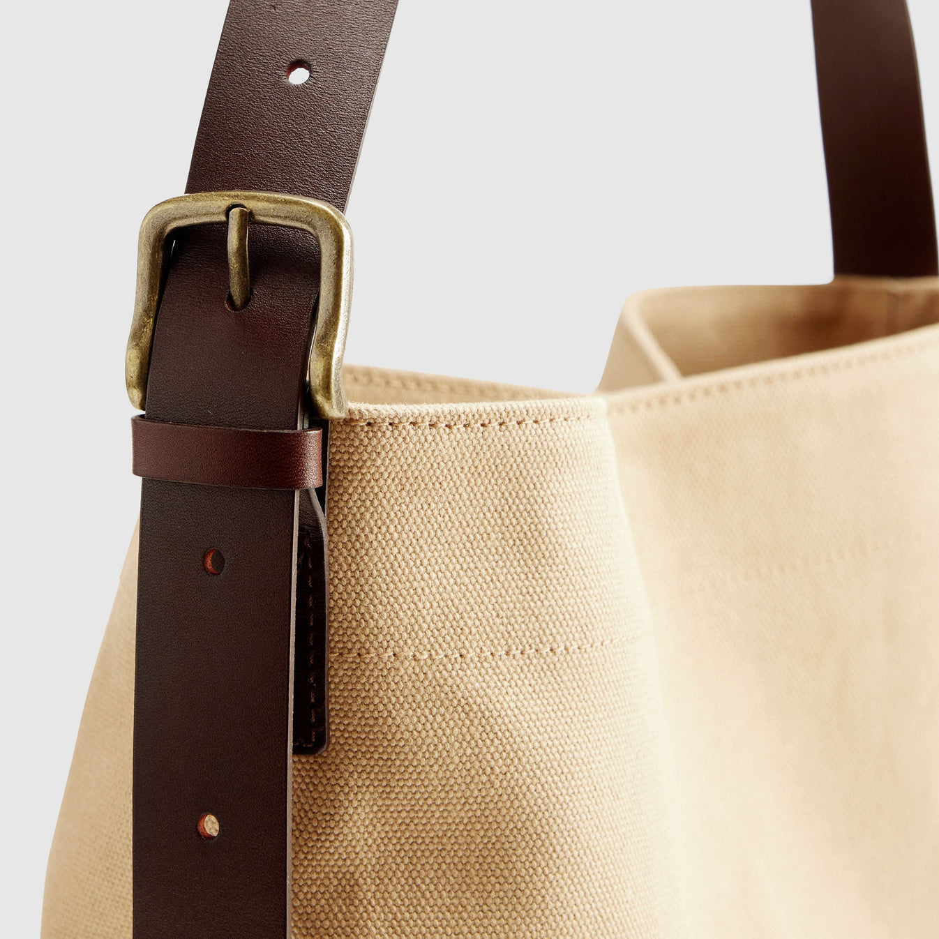 Levi's® Women's Medium Heritage Bag - Tan | Levi's MY